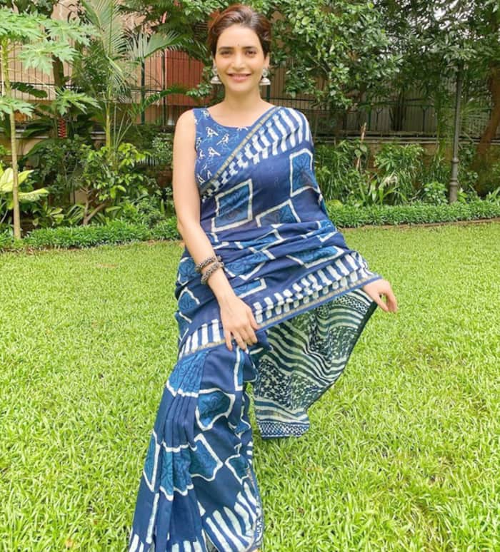Karishma Tanna’s Latest Saree Look is Leaving Fans Into Frenzy