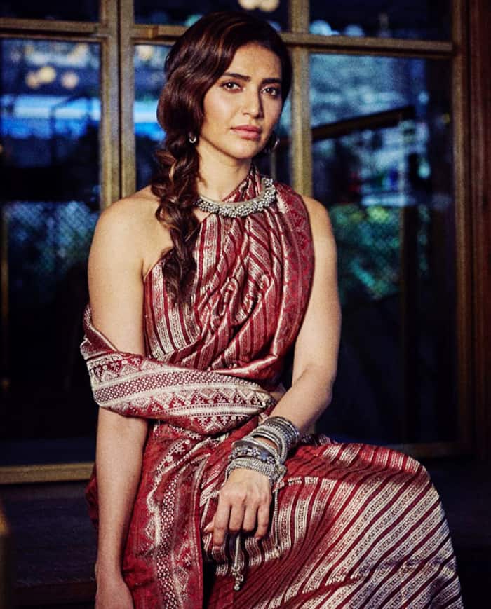 Karishma Tanna Makes Heads Turn With Her Glamorous Avatar in Ravishing ...