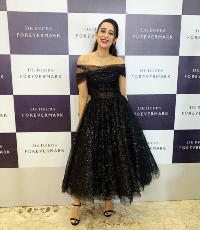 Karisma Kapoor is Acing The Art of Minimalism