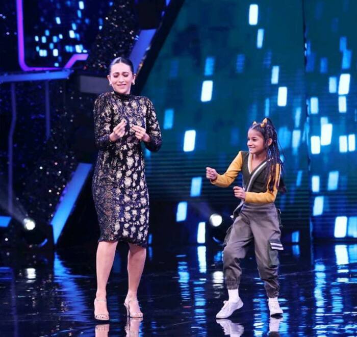 Karisma Kapoor Shares Stage With Super Dancers