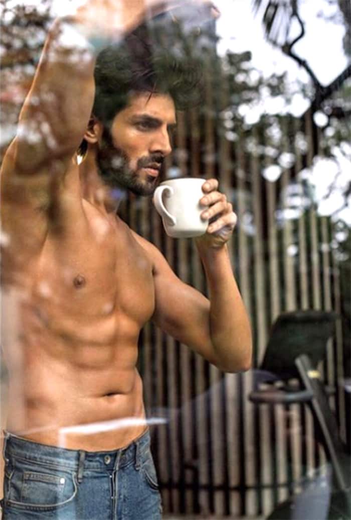 8 Instagram pictures of Kartik Aaryan that are meant to steal your heart