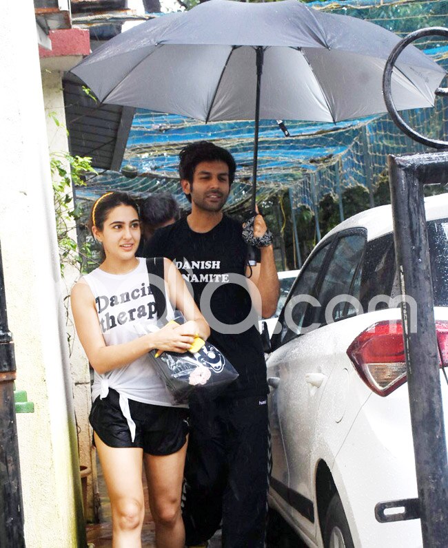 Kartik Aaryan – Sara Ali Khan Spotted Together at Dance Rehearsal