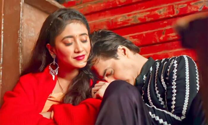 Yeh Rishta Kya Kehlata Hai Kartik-Naira Go on a Fun Bike Ride, Romance ...