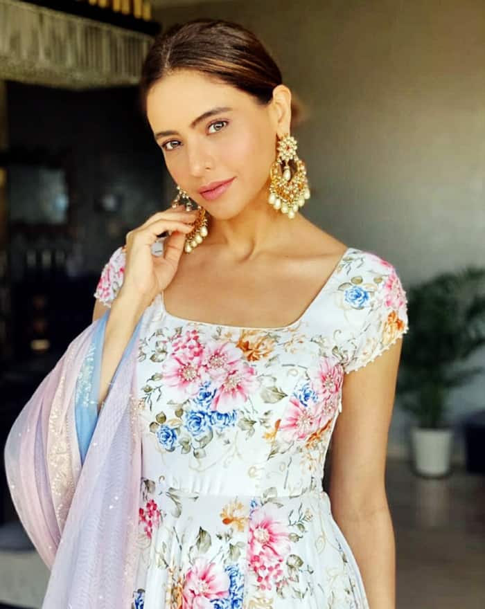 Aamna Sharif Instagram Latest Photos