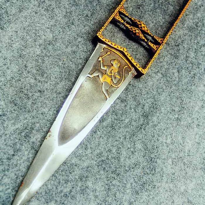 Chakram also known as chalikar is an Indian weapon that was thrown to ...