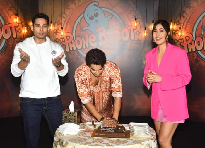 Ishaan Khatter Cuts His Birthday Cake With Phone Bhoot Friends Katrina ...
