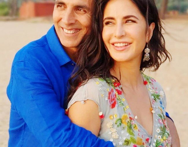 Katrina Kaif poses with Akshay Kumar