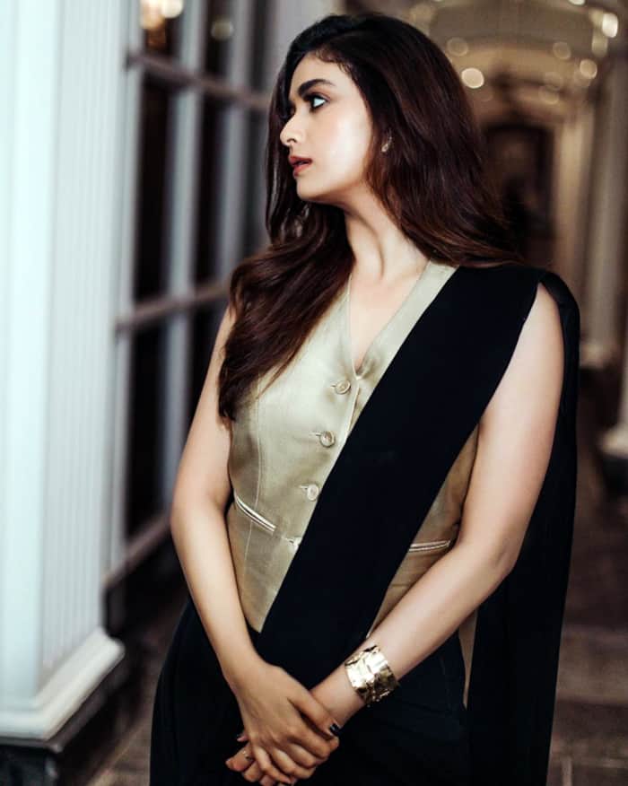Keerthy Suresh Rocks a Sexy Fusion Look in a Hot Black Saree With a Bold Golden Vest - See Pics