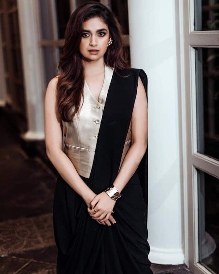 Keerthy Suresh just wore her saree with a vest