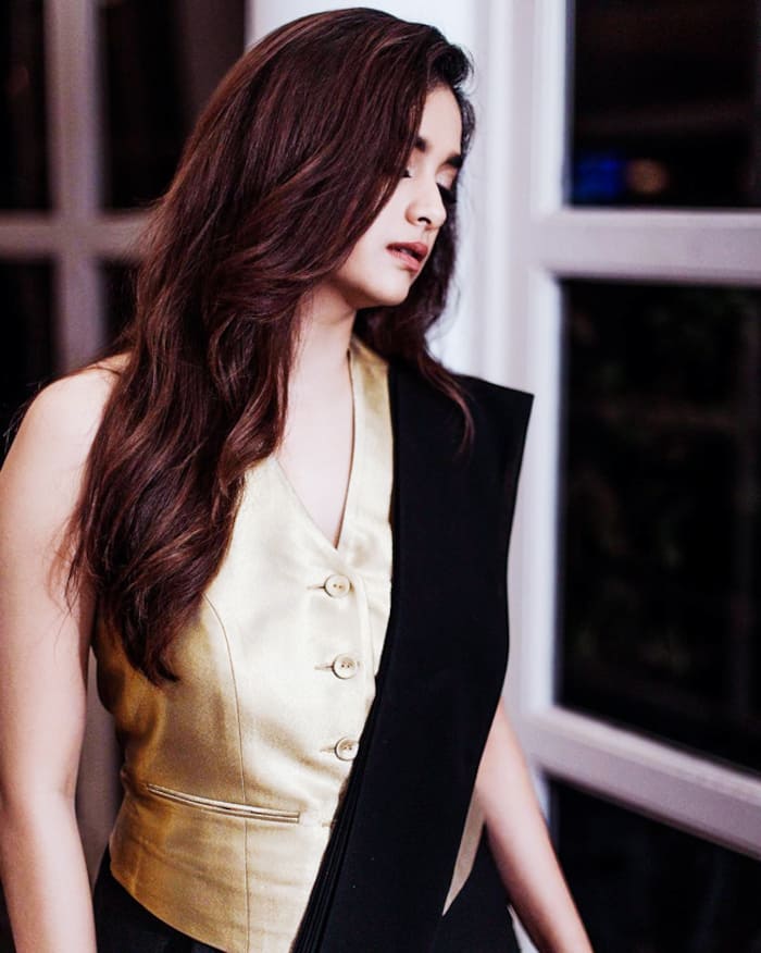 Keerthy Suresh exudes sultry vibes in a black saree