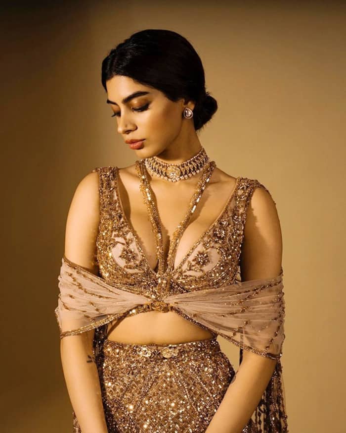 Khushi Kapoor Looks Holy Divine in Falguni Shane Peacock's Golden Lehenga With Deep Neckline ...