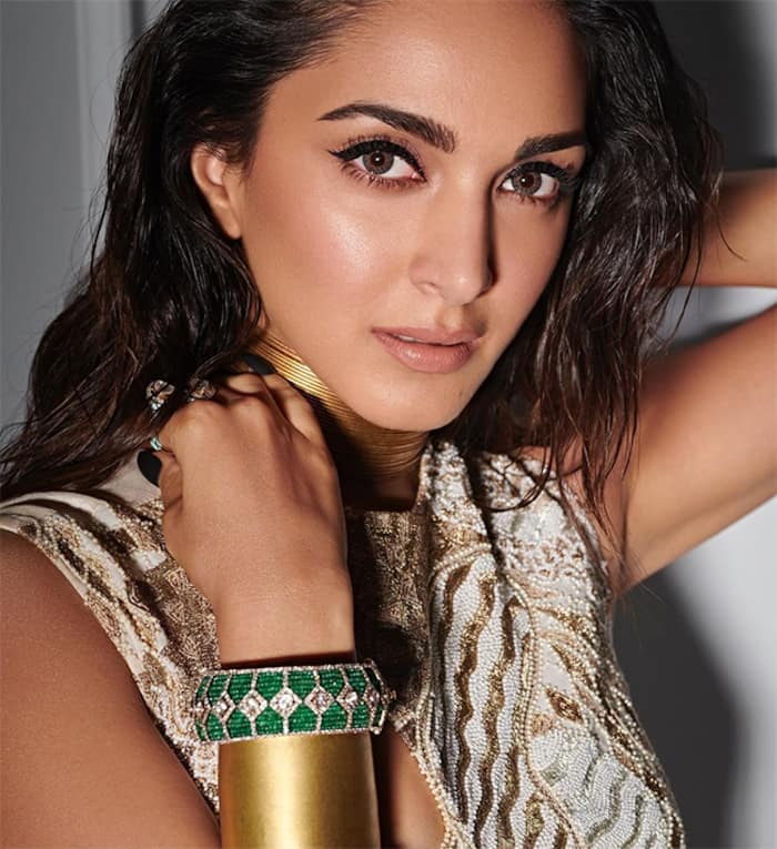 Kiara Advani Glitters In A Shimmery Gold Outfit With Plunging Neckline ...