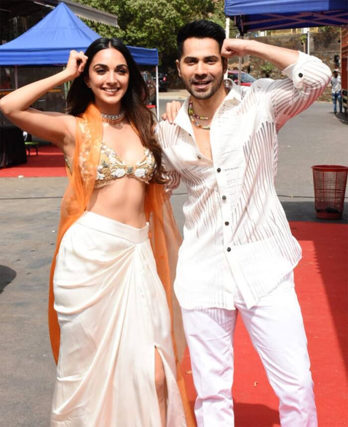 Kiara Advani Makes Jaws Drop in Sexy Bralette And Dhoti Skirt, Does ...