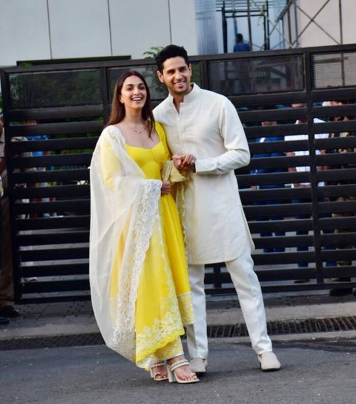 Nayi Naveli Dulhan Kiara Advani Serves Gorgeous Look in Yellow Plunging ...