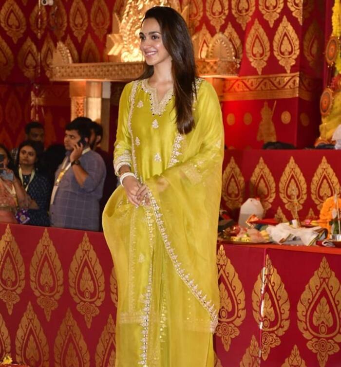 Kiara Advani Makes Jaws Drop in Viral Pics