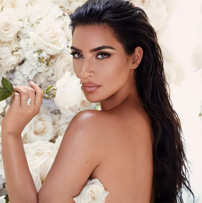 Kim Kardashian Shares Her Enticing Pictures in Sexy Outfits, Leaving ...