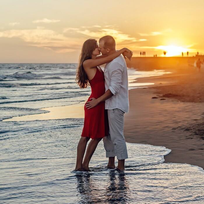 Happy Kiss Day: 6 amazing ways in which kissing helps improving health!