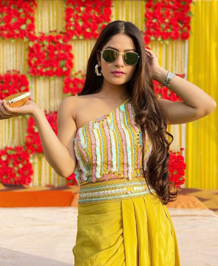 Krishna Mukherjee Shines in A Blue Lehenga, Flaunts Her Svelte Figure ...