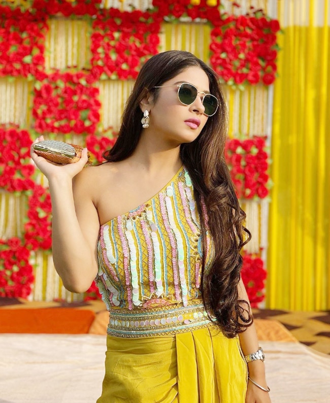 Kuch Toh Hai Naagin actor Krishna Mukherjee Aka Priya set the internet ...