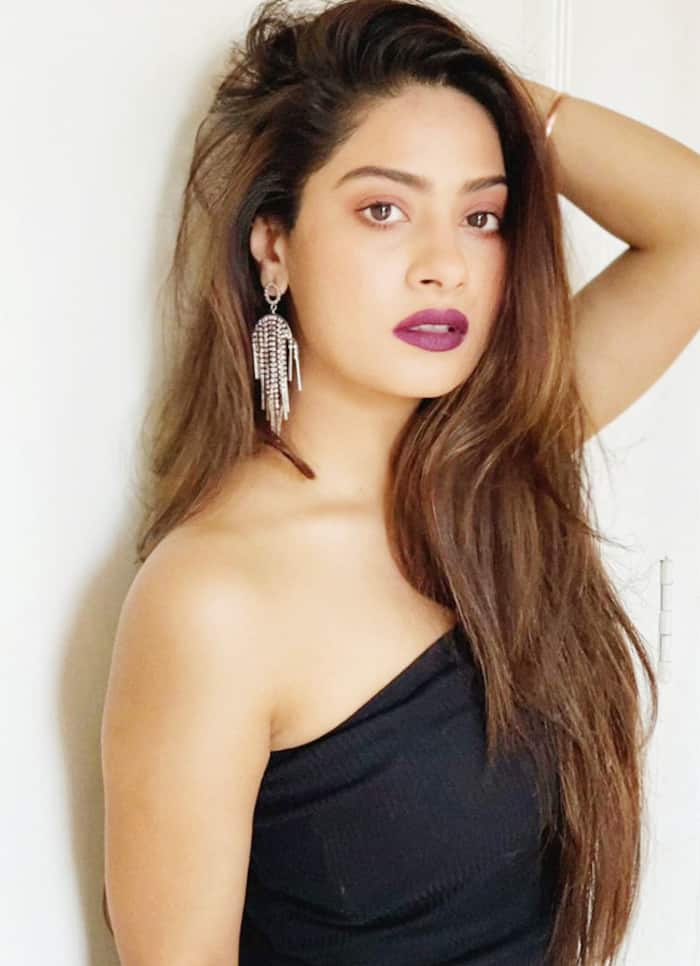 Krishna Mukherjee Stuns in a Little Black Dress, Check Out Her Alluring ...