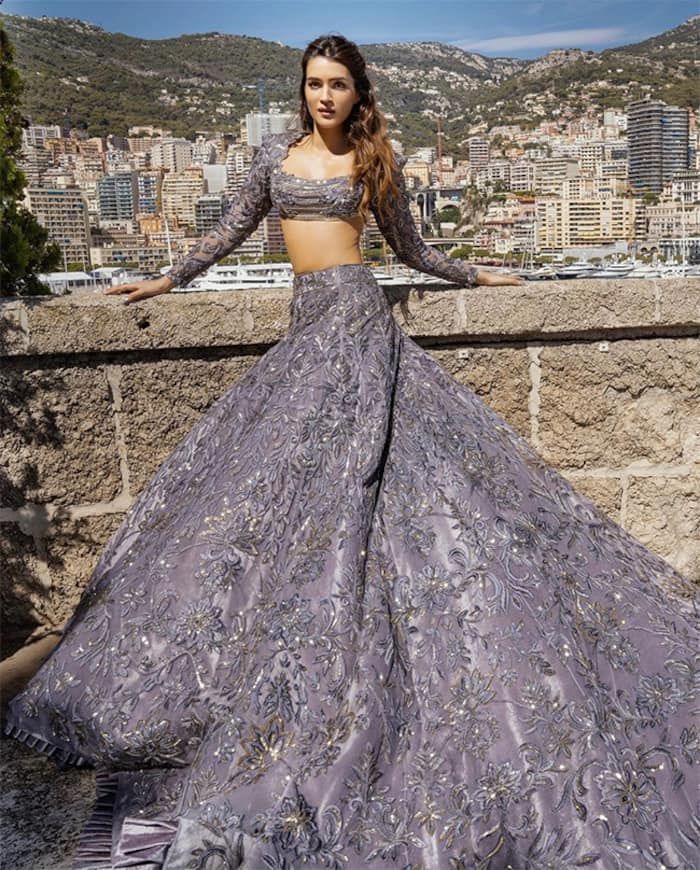 Kriti Sanon Stuns in Hot Ethnic Lavender Blouse And Matching Lehenga ...