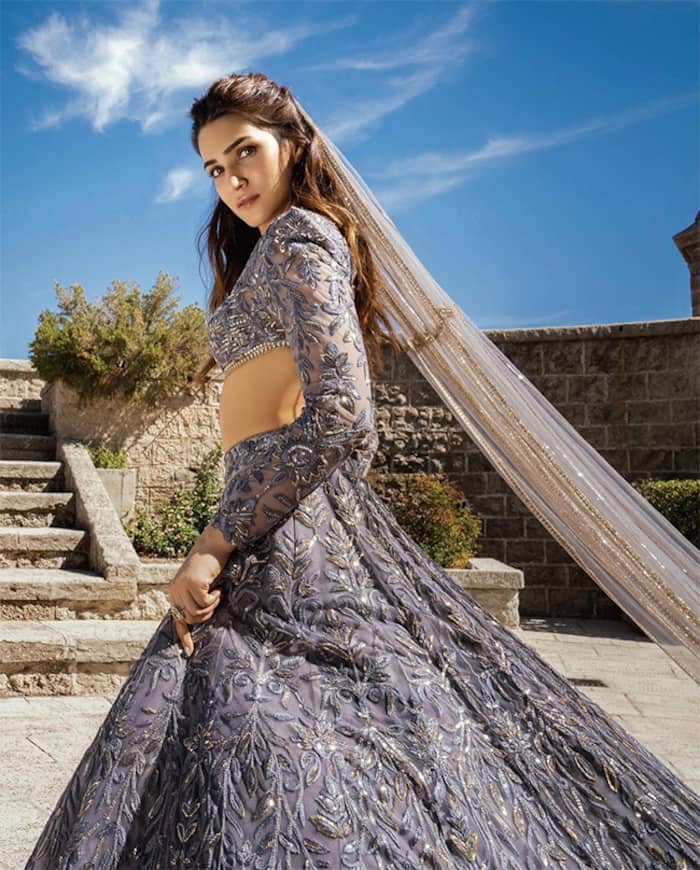 Kriti Sanon Stuns in Hot Ethnic Lavender Blouse And Matching Lehenga - See Viral Photos