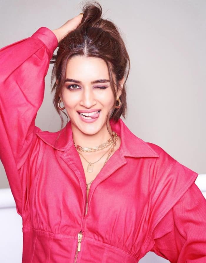 Kriti Sanon Increases Hotness Quotient in Her Latest Photoshoot | See ...