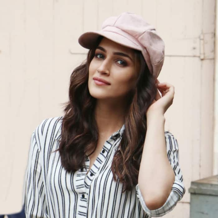 Kriti Sanon Spotted at Mehboob Studios in Mumbai
