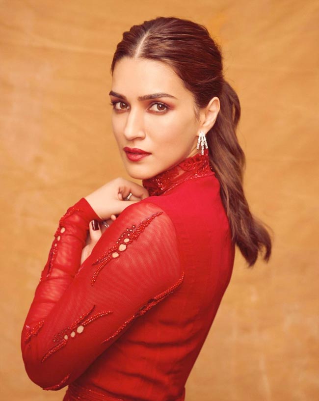Kriti Sanon Looks Amazing