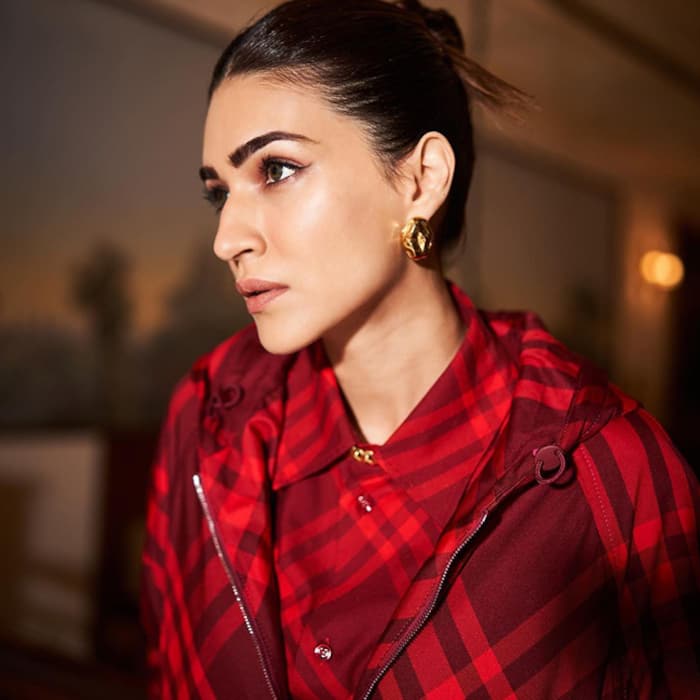 Kriti Sanon Looks Uber Cool in Striped Red Co-ord Set and Matching ...