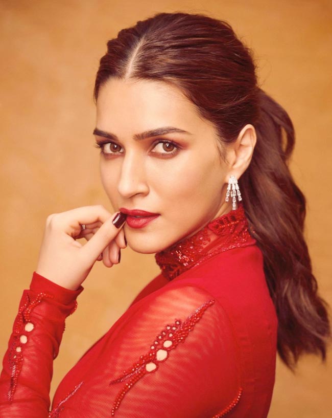 Kriti Sanon Looks Amazing