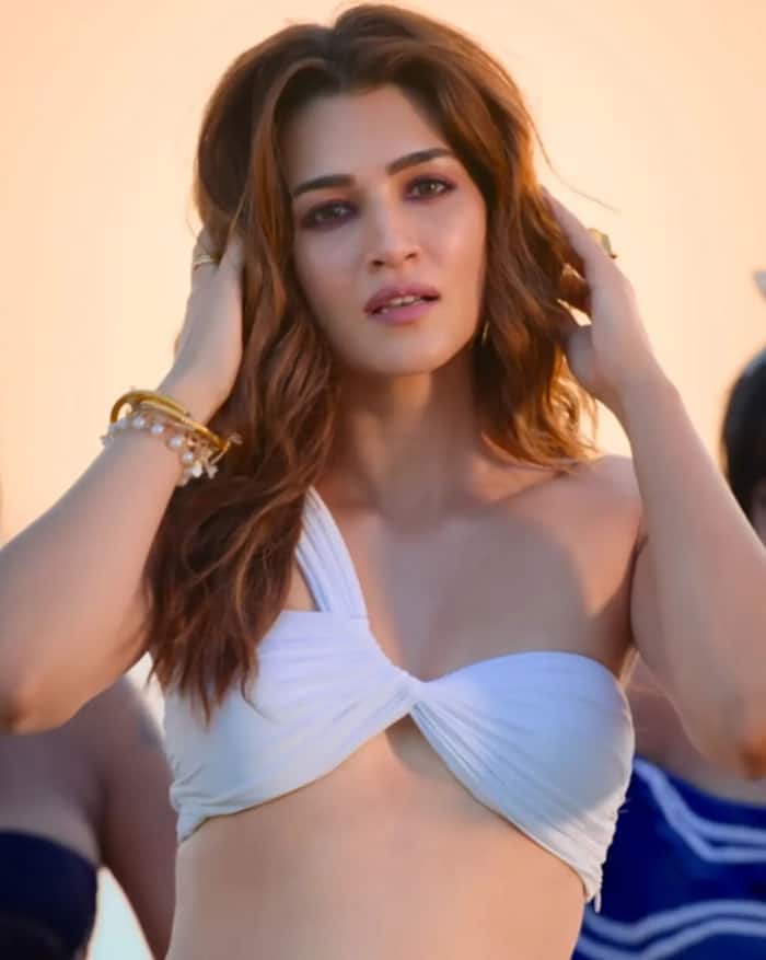 Kriti Sanon Raises Mercury in White Smoking Hot Bikini Top And Matching Sarong l PHOTOS