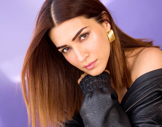 Kriti Sanon personifies beauty in simplicity.