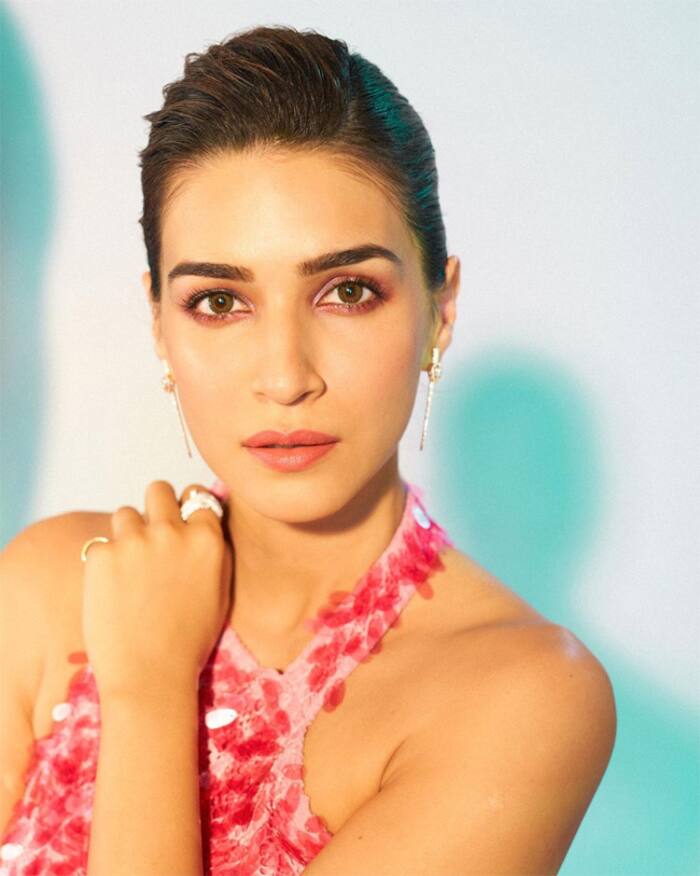 Kriti Sanon Looks Smoking Hot in a High Slit Backless Pink Gown