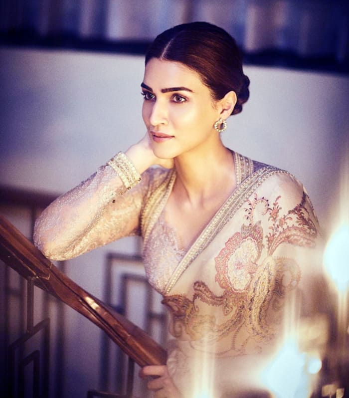 Kriti Sanon wears the most gorgeous paisley saree ever as she attends ...