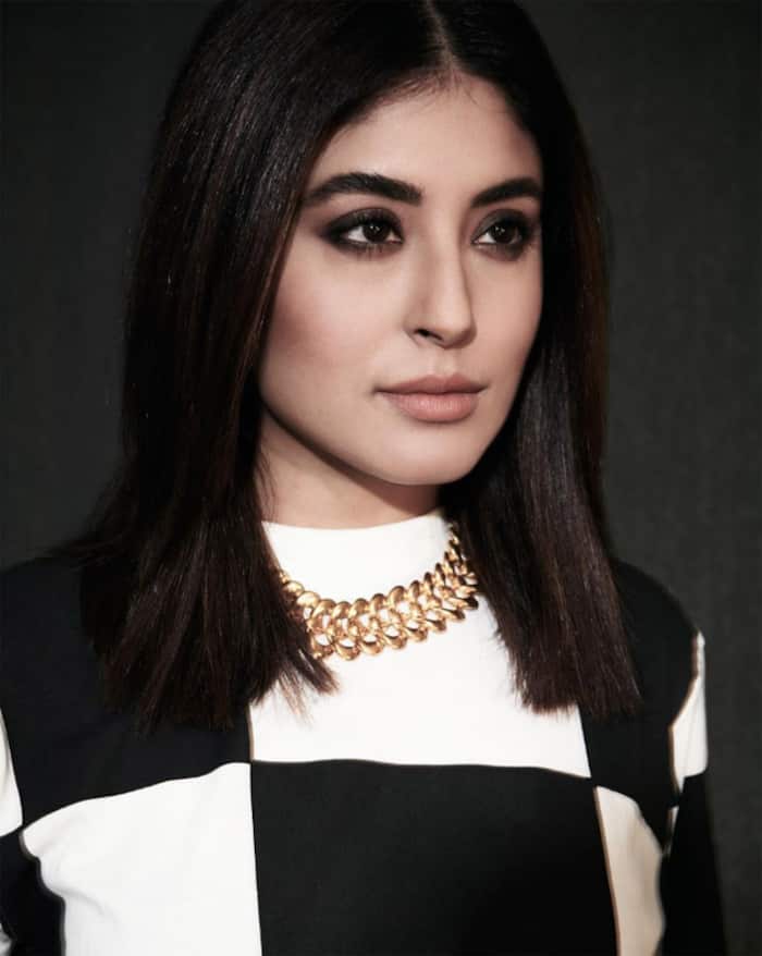 Kritika Kamra Ups The Fashion Quotient In All Black Outfit| View PICS