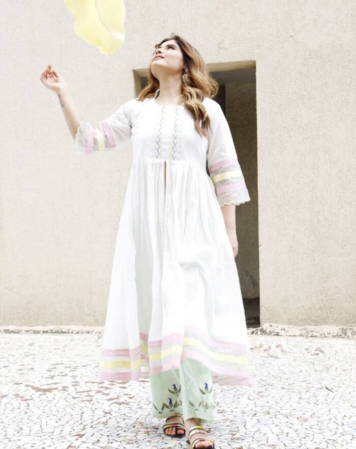 Bigg Boss 13 Fame Arti Singh Goes Bold in White Drama Top And Black Mini Skirt | See Hot Photos