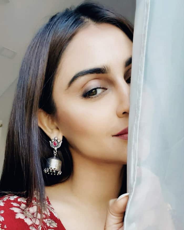 Krystle D'Souza's latest hot pictures