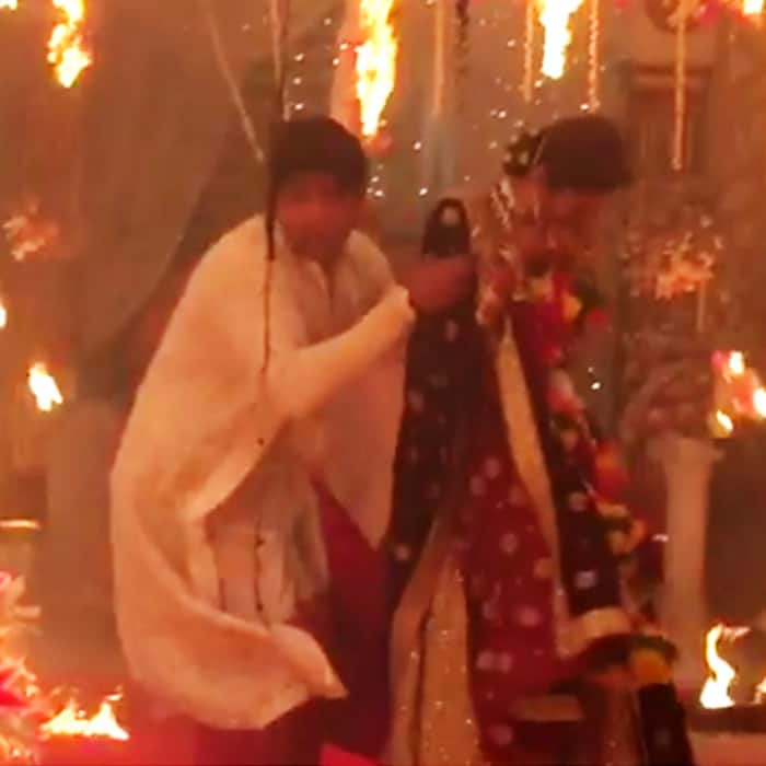 Terrifying: Kushal Tandon saves Beyhadh co-starf Jennifer Winget from ...