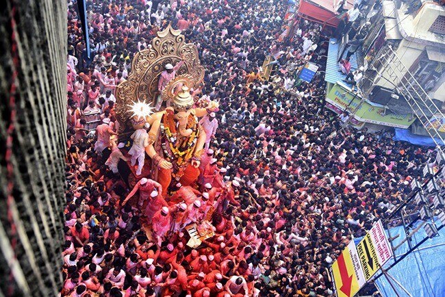 Ganpati Visarjan 2023: Flowers, Dance And Colours, Devotees Bid Adieu to Bappa in Style