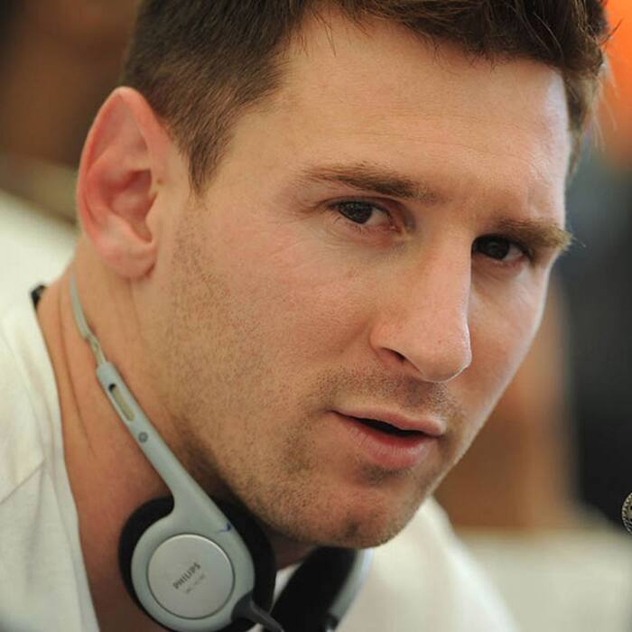 Lionel Messi looks cute in this pic