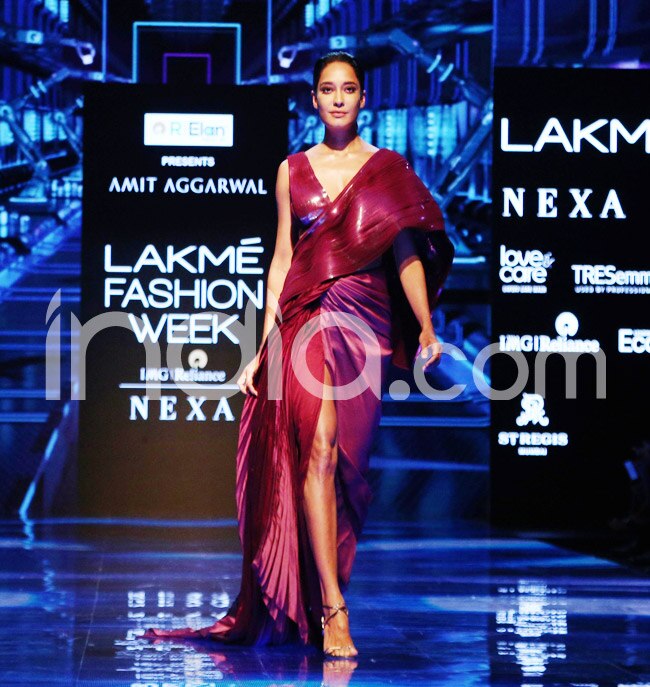Lisa Haydon Walks The Ramp for Designer Amit Aggarwal at LFW 2019