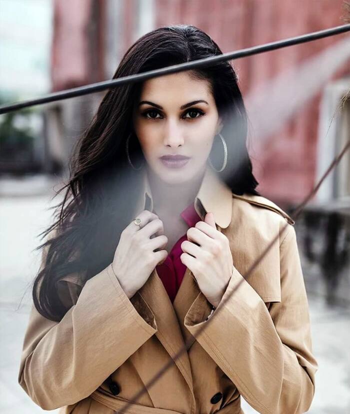 Amyra Dastur Wards Off Mid-Week Blues One Perfect Hair Flip at a Time ...