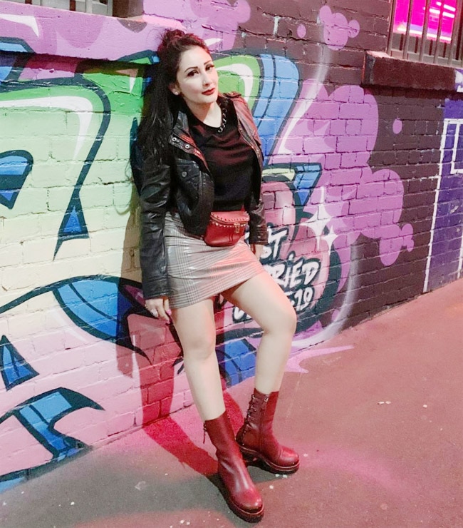 Maanayata Dutt look hot in Bikini