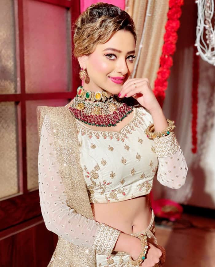 Madalsa Sharma Looks Breathtaking