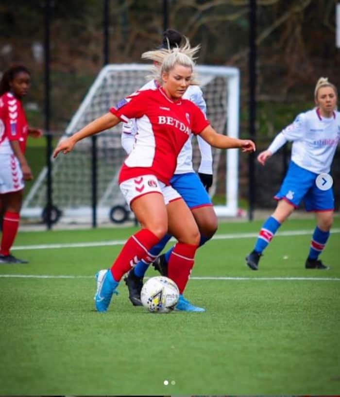 Madeleine Flaunting Her 'Hourglass Shape'