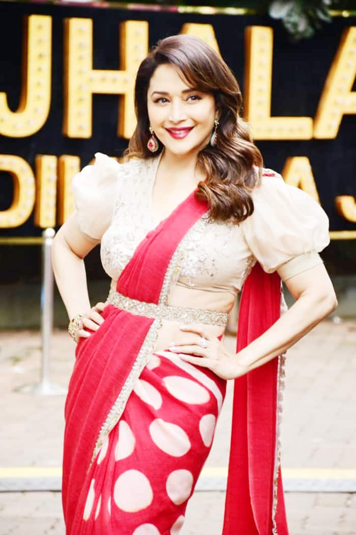 Jhalak Dikhhla Jaa 10: Madhuri Dixit Dazzles in Retro Red Saree, Flaunts Fabulous Figure in ...