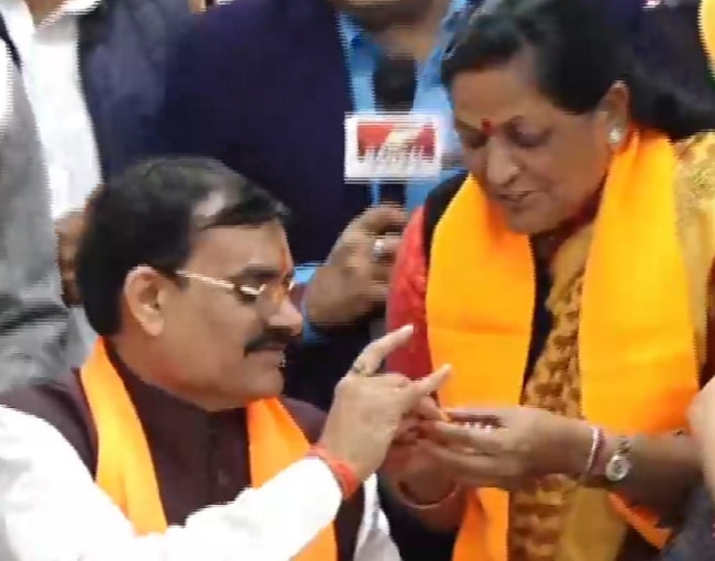 Madhya Pradesh BJP President VD Sharma with party workers during ...