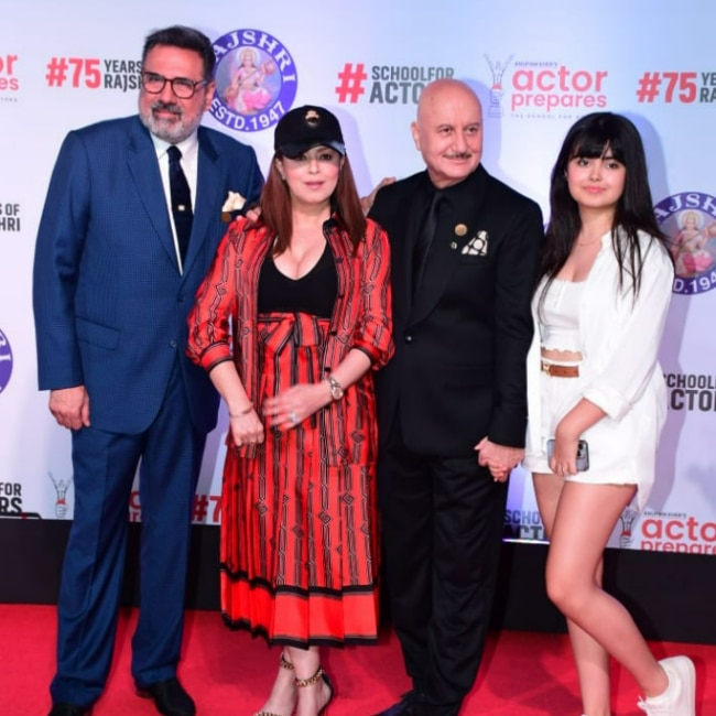 Mahima Chaudhary's 15-Year-Old Daughter Ariana Joins Her at Uunchai ...