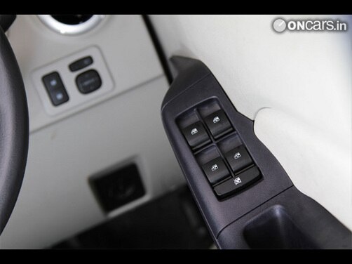 Mahindra Verito D6 Interiors img11